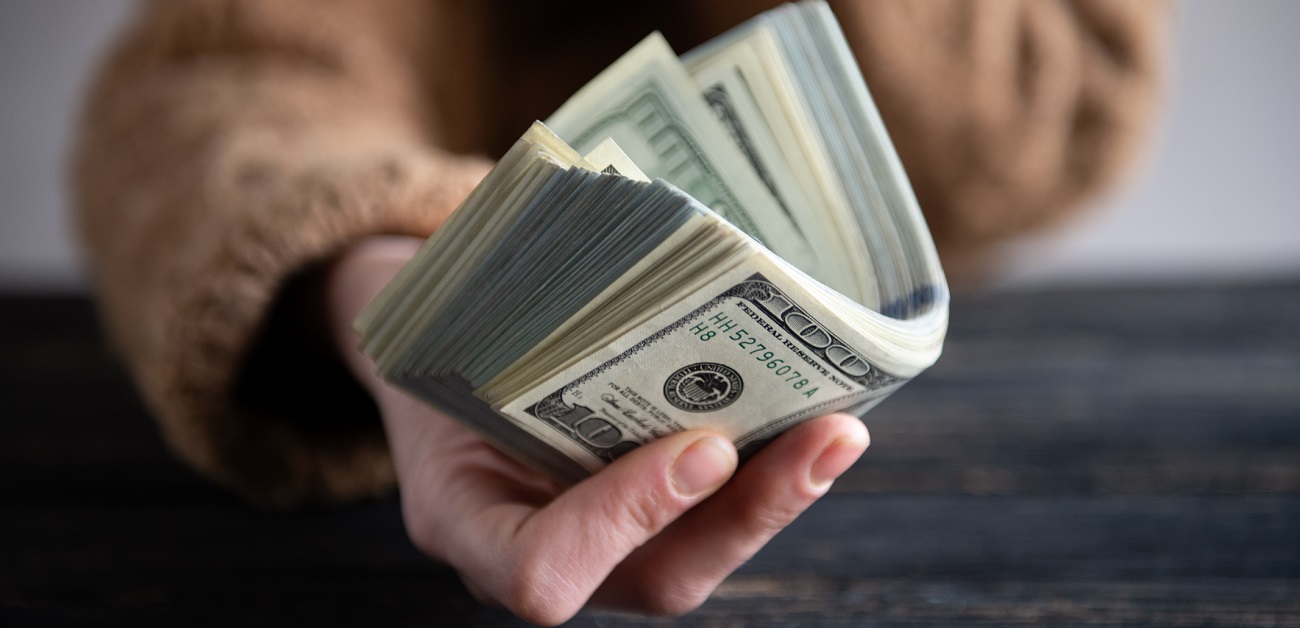 Share of Cash Buyers Surges to Decade High